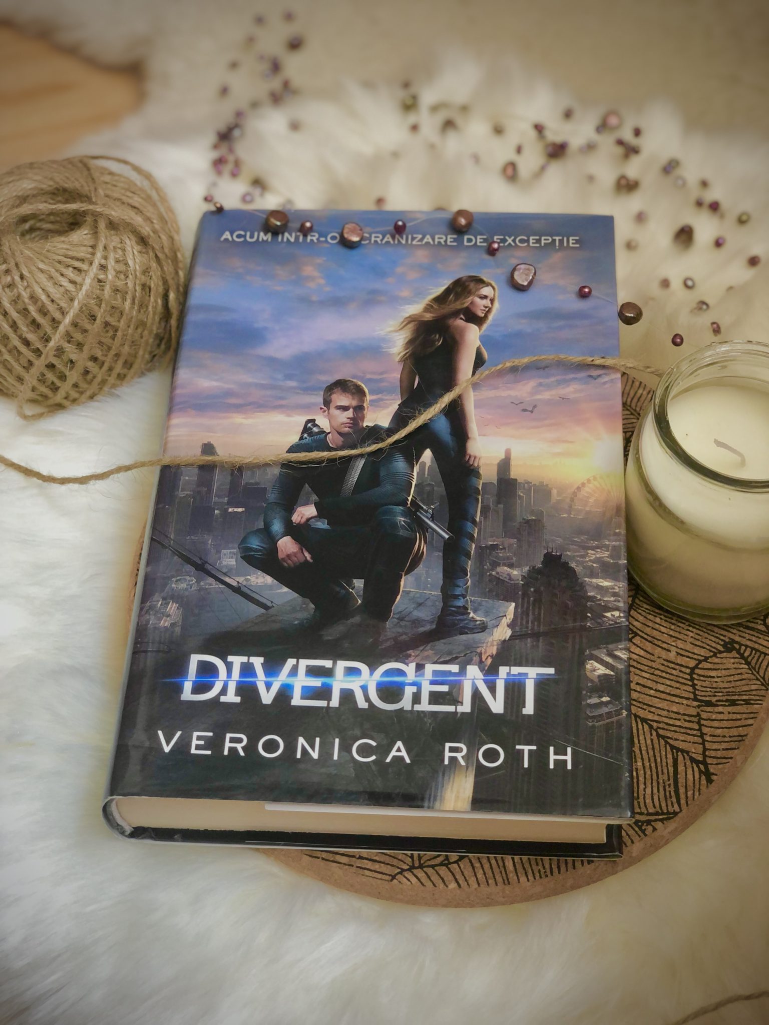 Divergent - Veronica Roth (recenzie) - Sonia Citeste